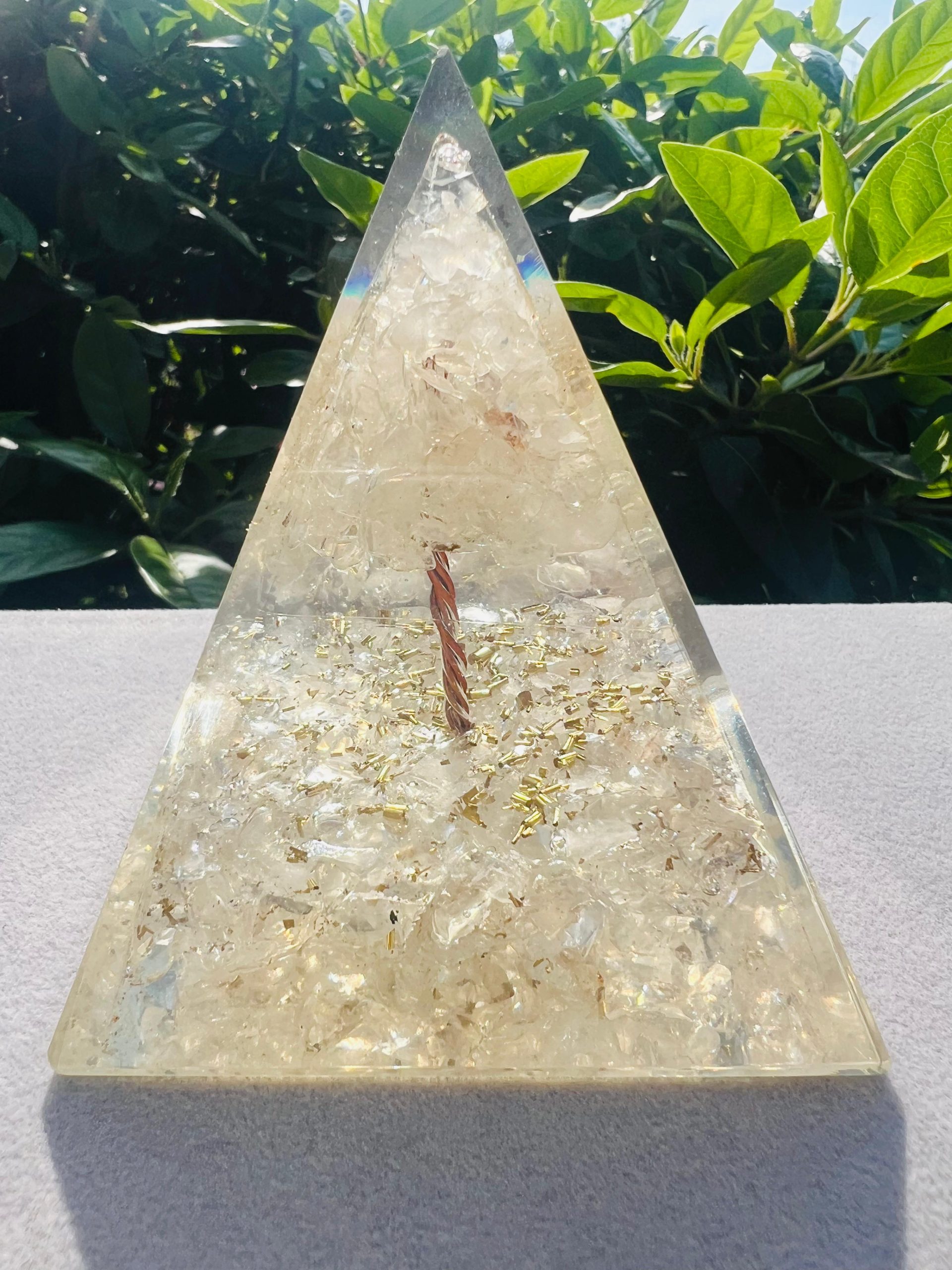 Clear Quartz Crystal Orgonite Pyramid – Kristalglobe